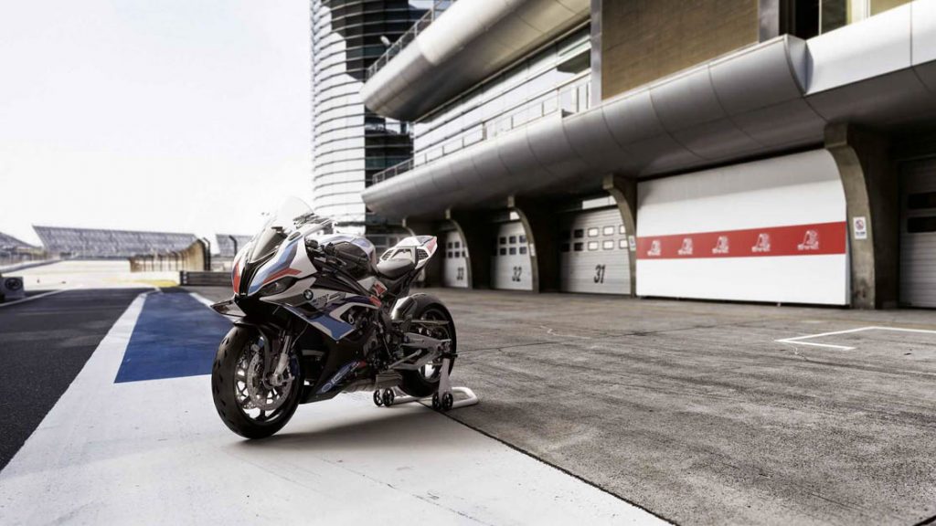 BMW M1000RR 确定即将杀到我国！史上第一辆 M Power 仿赛重机！大马预售价 RM250K？ - AUTO123
