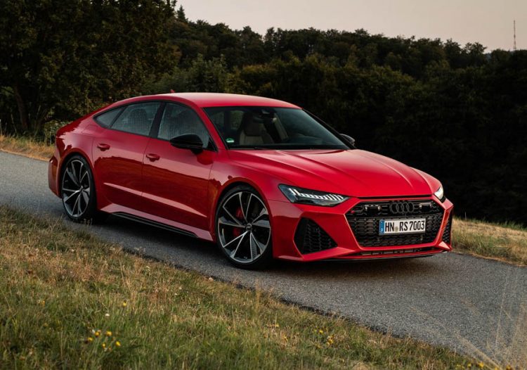 2022 Audi RS8 杀到，4.0L V8 双涡轮引擎爆发 880Hp，号称地表最速房车？ - AUTO123