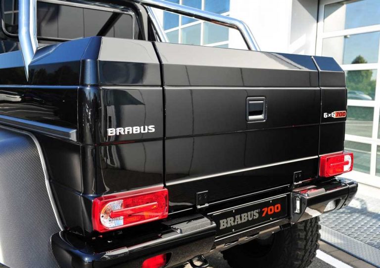 Dato 拿督亲自下手！驾驶超过 RM4,000,000 的 Brabus Mercedes-AMG G-Class 6X6 展开水灾救援行动 ...