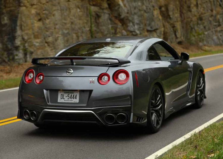 拥有一辆 Nissan GT-R R35 到底每个月要花多少钱？我跟你没有 RM25,000 的月薪你最好不要买！ - AUTO123