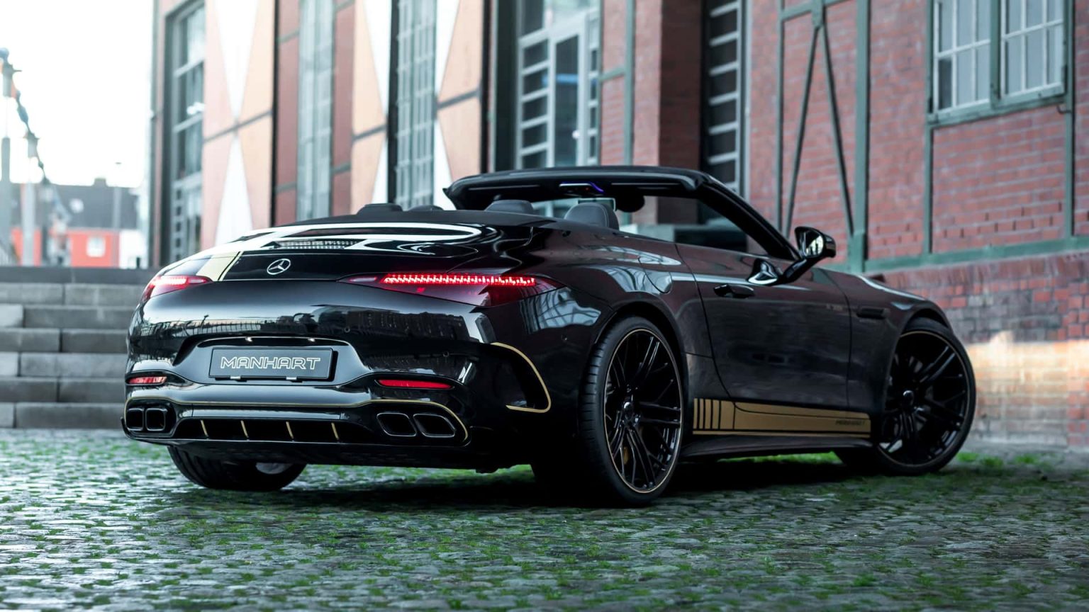 “黑金”敞篷跑车！Manhart 爆改 Mercedes-AMG SL63，4.0L V8 Twin Turbo 引擎爆发 707Hp，全球 ...