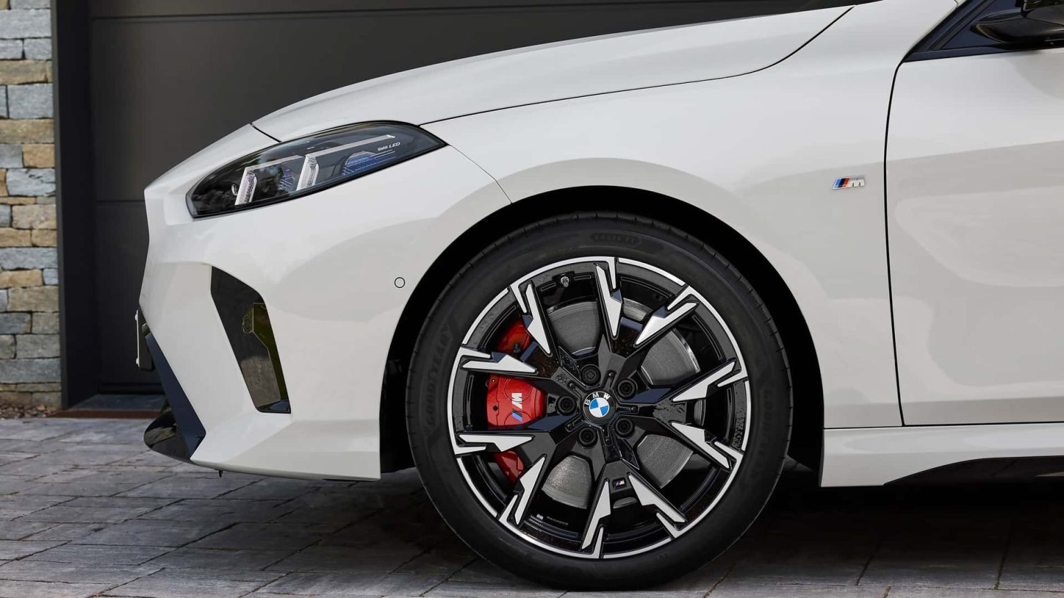 马力 312Hp！全新 BMW M135“宝马钢炮”发表，2.0L Turbo 引擎，0-100KM/H 只需 4.9 秒！ - AUTO123