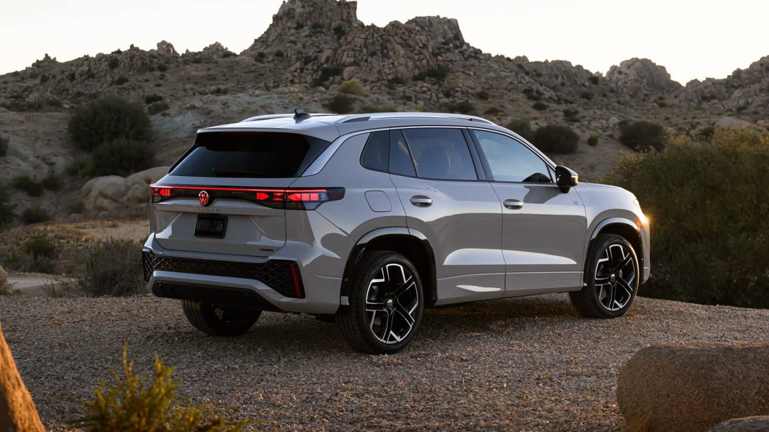 新一代 2025 Volkswagen Tiguan 正式发布！全新外形设计超帅，内装更科幻，继续采用 2.0L Turbo 引擎 ...
