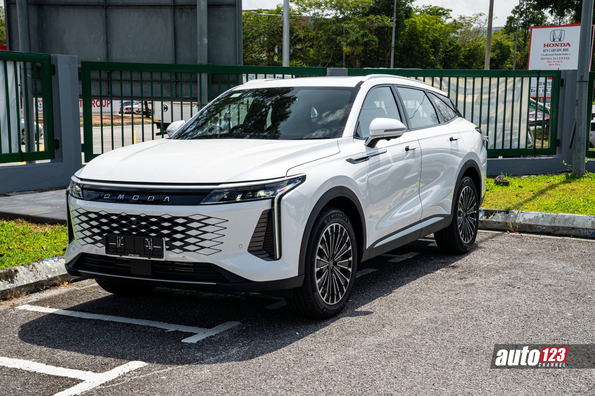 新车价 RM168,800 起！全新 Jaecoo Omoda C9 我国发布，2.0L Turbo 引擎，马力 261PS，AWD 全驱的中国豪华 SUV！ - AUTO123