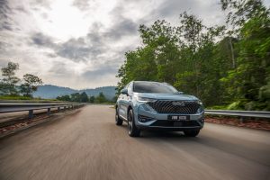 试驾评测：GWM Haval H6 HEV 和 Jaecoo J7 PHEV！到底哪一辆更值得入手，更省油，更好开？ - AUTO123
