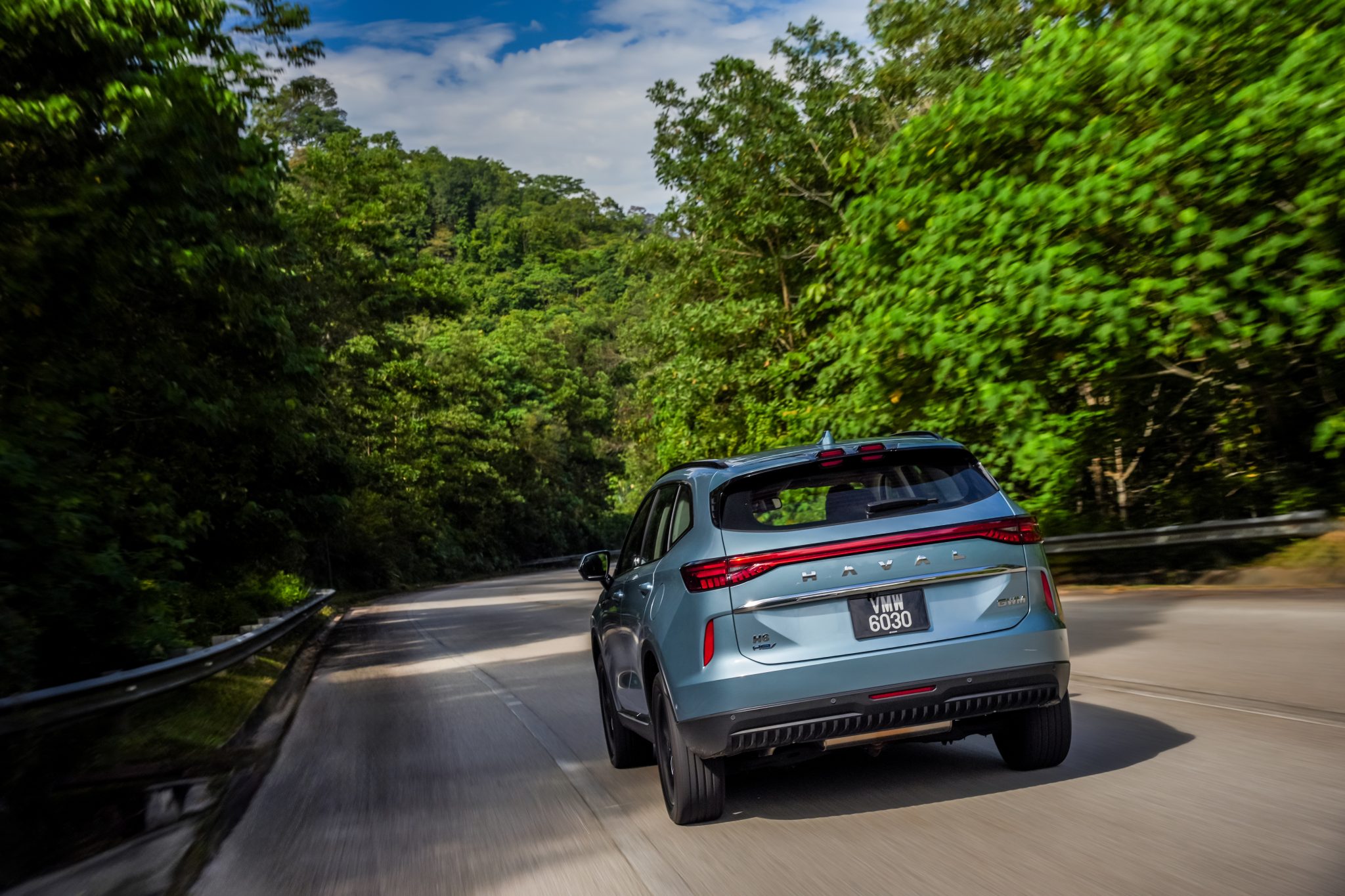 试驾评测：GWM Haval H6 HEV 和 Jaecoo J7 PHEV！到底哪一辆更值得入手，更省油，更好开？ - AUTO123