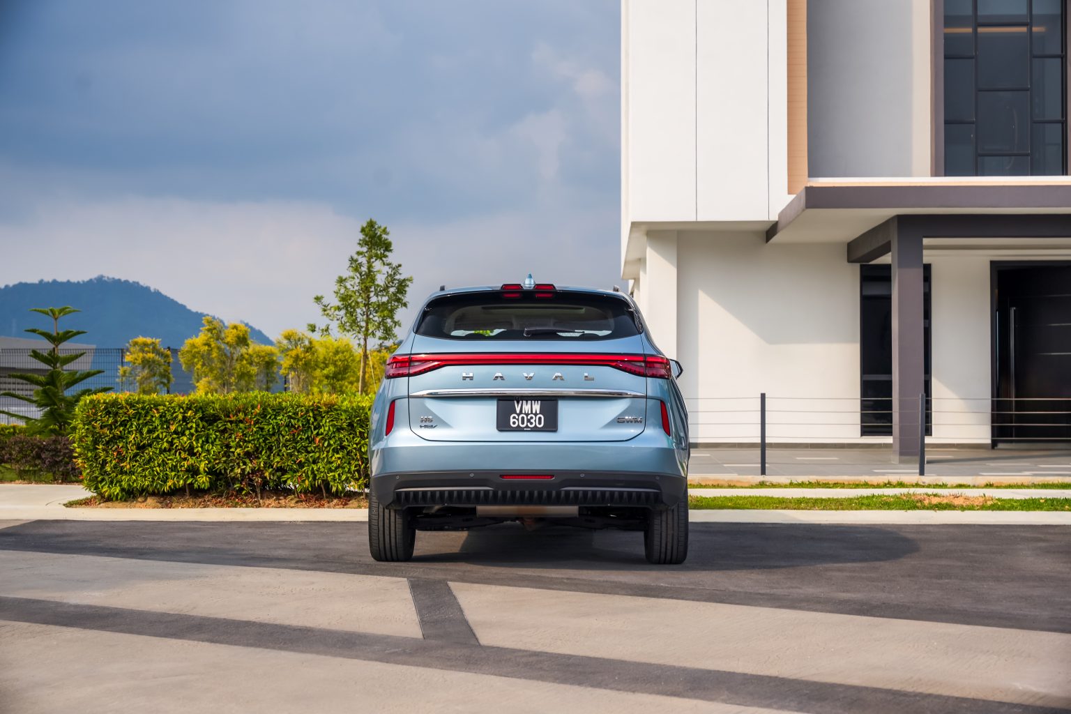 试驾评测：GWM Haval H6 HEV 和 Jaecoo J7 PHEV！到底哪一辆更值得入手，更省油，更好开？ - AUTO123