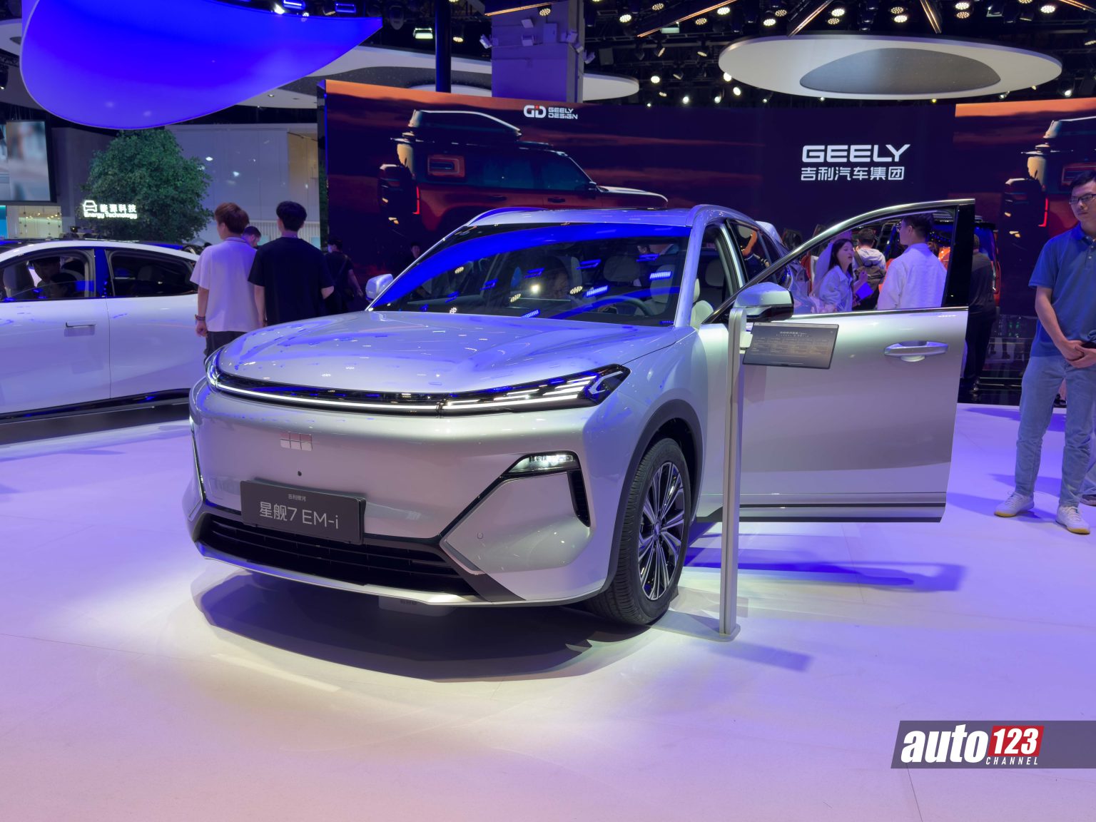 Proton 第一款 Hybrid？吉利星舰 7 EM-i 登场，1.5L 引擎 + PHEV 插电式混动，一桶油可以走 1400KM！ - AUTO123