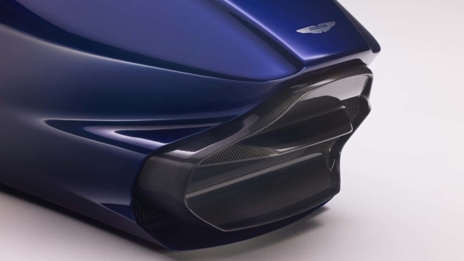 售价 RM354,000！Aston Martin AMR-C01-R 赛车模拟器开卖，Carbon 碳纤维车架 + 49 寸 240Hz ...