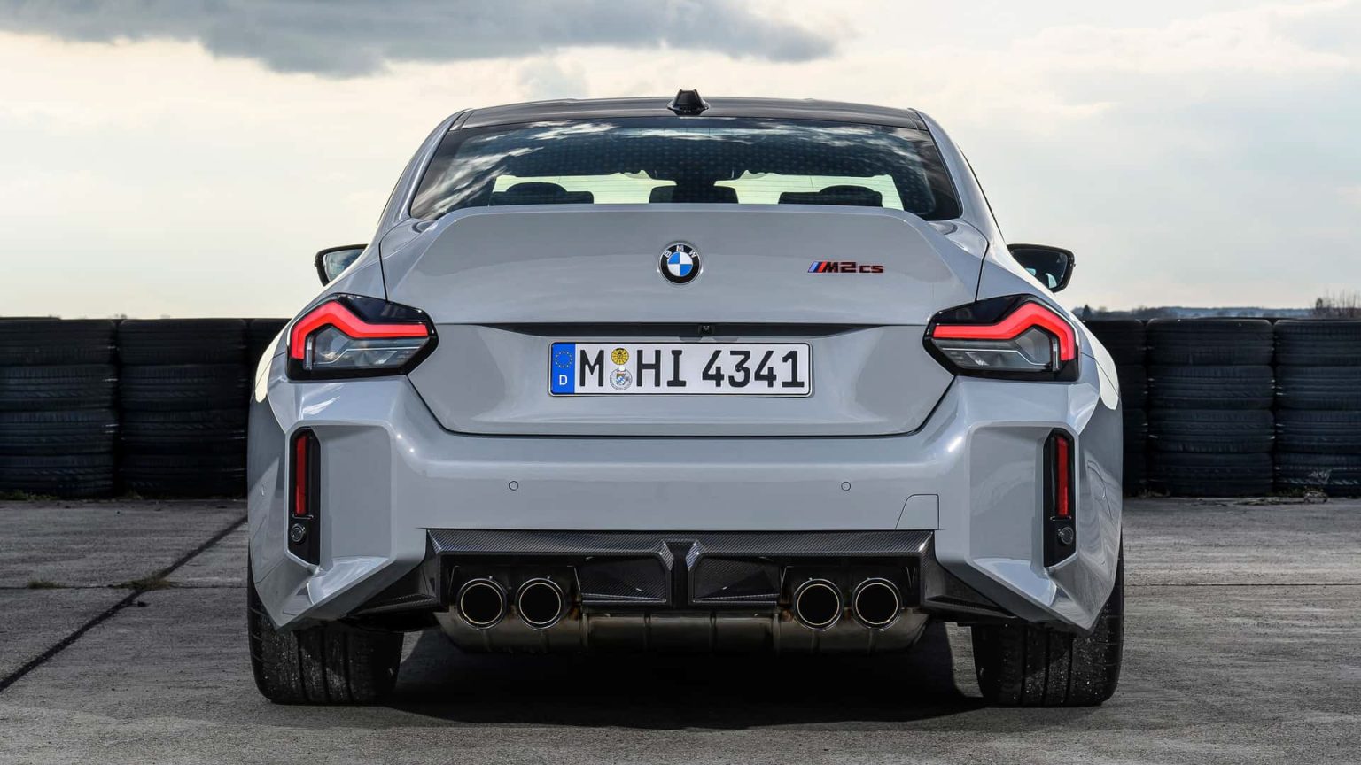 为赛道而生！2025 BMW M2 CS 登场，全车轻了 30KG，3.0L Twin Turbo 引擎，马力 523Hp ，3.8 秒破百 ...
