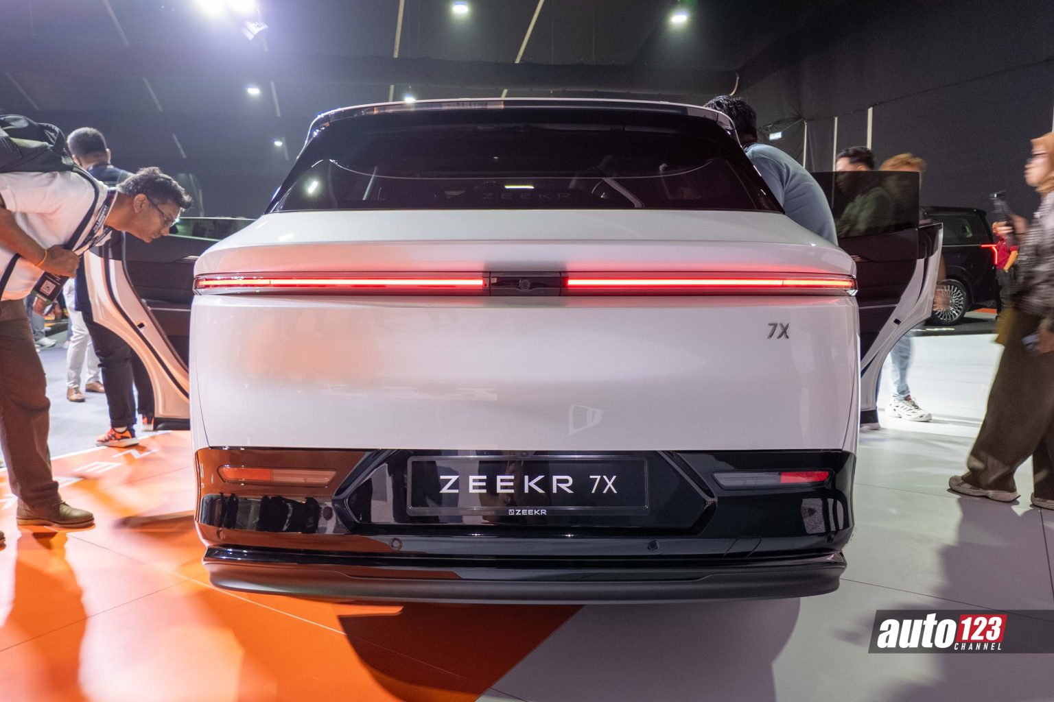 新车价 RM182,000 起！全新 Zeekr 7X 我国发布，马力 637Hp，满电可走 615KM 的豪华电动车！ - AUTO123